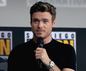 Richard Madden Height, Weight, Religion, Net Worth, Age, Bi
