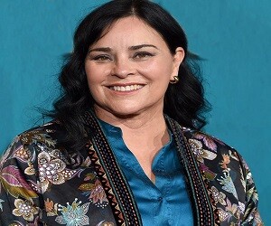 Diana Gabaldon Height, Weight, Religion, Net Worth, Age, Bi