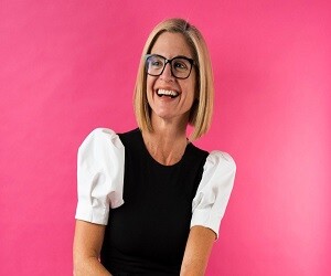 Glennon Doyle Height, Weight, Religion, Net Worth, Age, Bio
