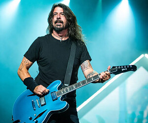 Dave Grohl Height, Weight, Religion, Net Worth, Age, Biogra